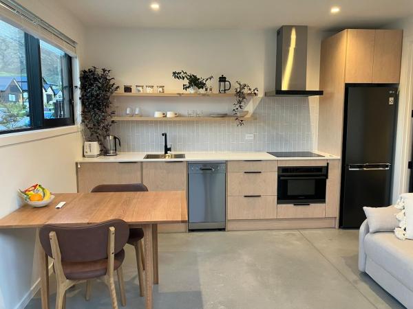 Modern, Cosy Apartment In Peaceful Area With Mountain Views - Queenstown