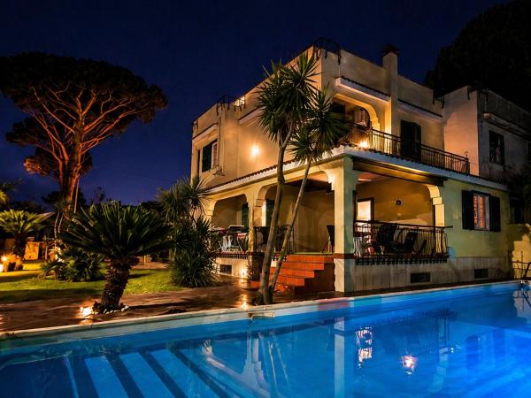 Villa Sole Di Amore - Pool Private Large 100 M 2 - Beach 950m -Center 500 M - Rome & Airport 39 Km - Nettuno