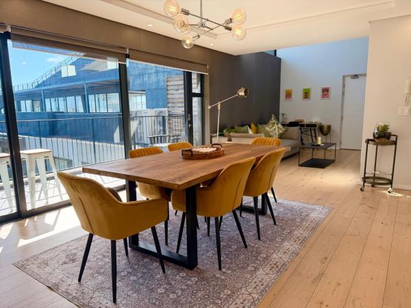 2 Bedroom Sea Point Apartment With Inverter & 2 Secure Basement Parkings - Cape Town