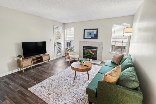 Bright And Spacious 2br With King Bed, Pool, Gym Near Uab & Hospitals - Hoover