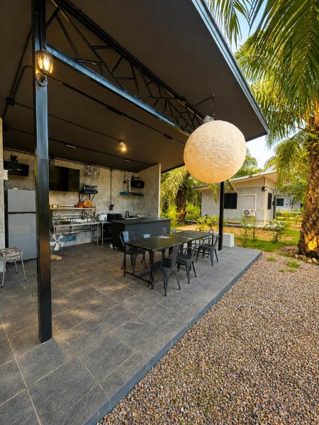 บ้านสวนริมน้ำยางยวนโฮมลอดจ์พูลวิลล่า - Chumphon