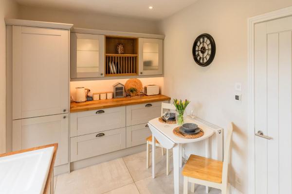 Modern Cottage Style House With Cosy Log Fire - Harrogate