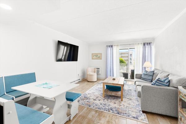 Coastal Condo Retreat Beach Steps & Oc View - Ocean Pines, MD