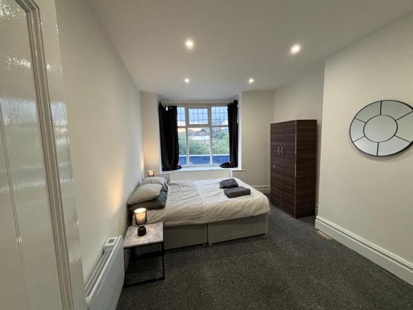Newly Refurbished One Bedroom Flat In Addlestone - Woking