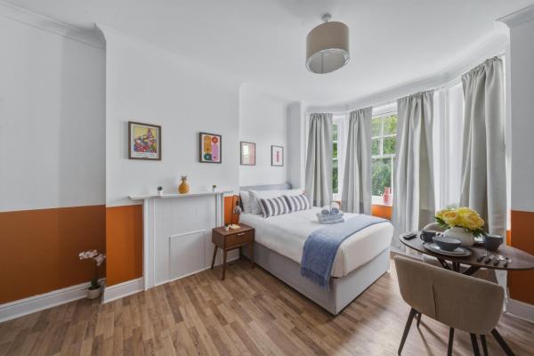 Bright Studio Stay Near Barons Court Tube Station - Surbiton