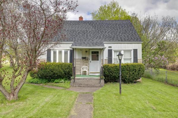 Walk To Falls, Casino! Niagara Family Home W/ Yard - Niagara Falls, NY
