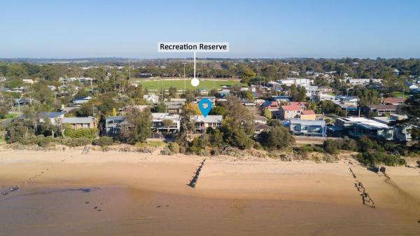 Beachfront Retreat Amazing 5 Bedroom House - Melbourne