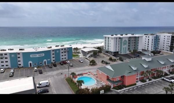 La Tortuga 1-min Walk To Beach Sleeps 5 Pool - Fort Walton Beach, FL