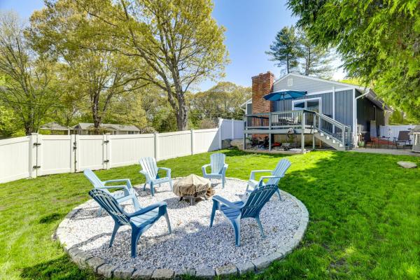 1 Mi To Head's Beach! Nautical Family Retreat - ジェームスタウン, RI