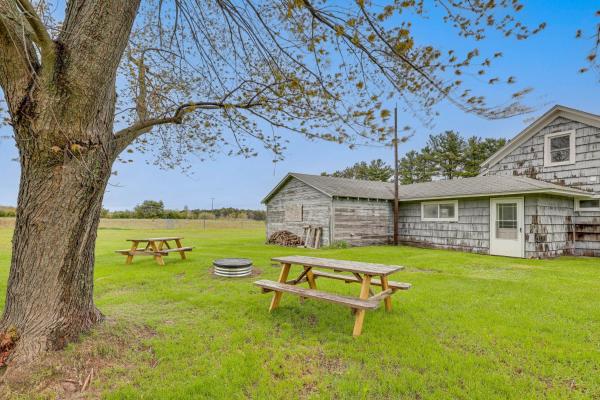 Bear Lake Winter Retreat: Skiing & 40 Acres - Bear Lake, MI
