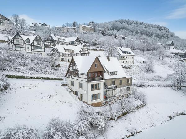 Kurhaus Am Nordenau - 10 Pers - Schmallenberg