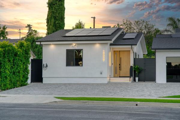 Modern 2 Br, 2ba, Ev Charger, 2 King Beds, Fire Pit, Bbq, Near Universal - Calabasas