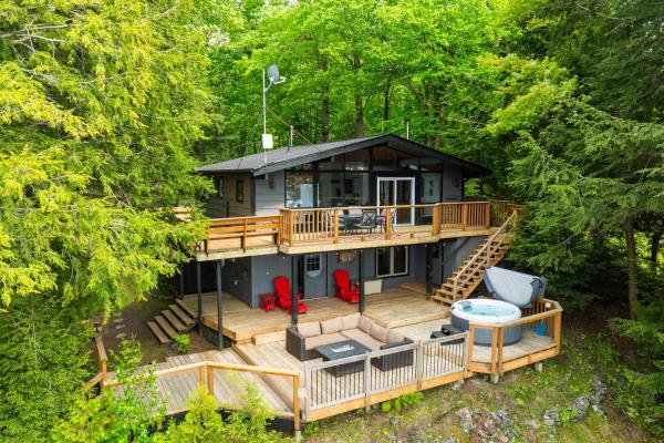 Alpine Lake House - Waterfront On Lake Muskoka - Muskoka