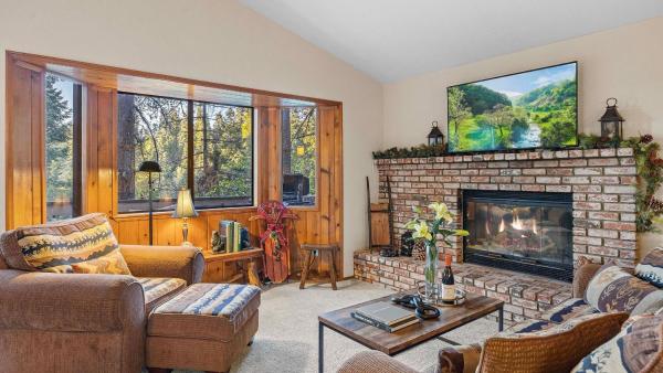 Cabin By Enchanting By Avantstay - Lake Arrowhead, CA