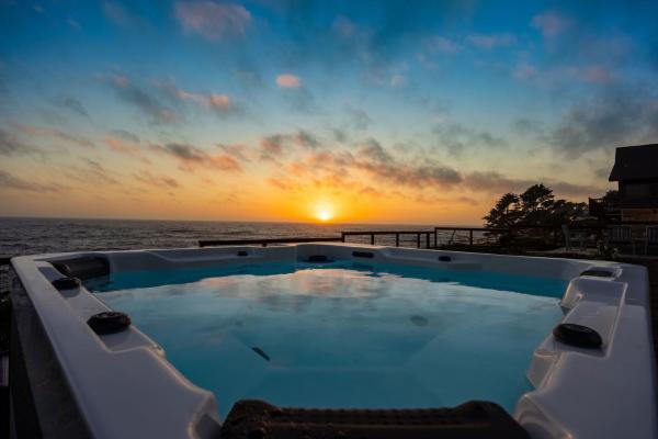 Luxury Oceanfront Retreat W Hot Tub Fire Table & Pacific Views Near Sf - Half Moon Bay, CA