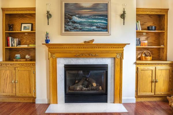 Spacious Seven Peaks Ridge Quiet Side Hot Tub, Pet Friendly, Fire Pit & Deck - Bar Harbor, ME