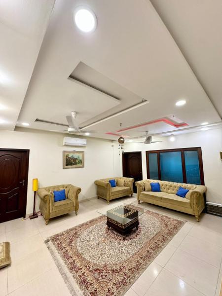 Lavish House In Model Town Lahore - Lahore
