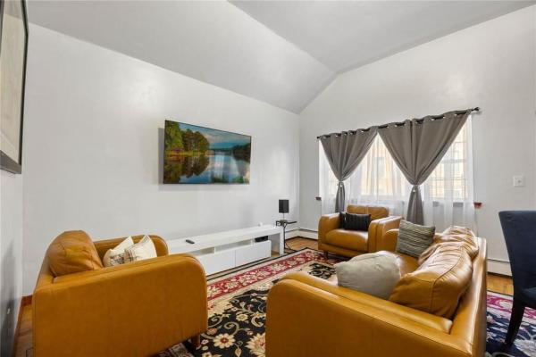 Cozy 3br Haven With 2 Bathrooms Tranquil Vibe - Astoria - Queens NY