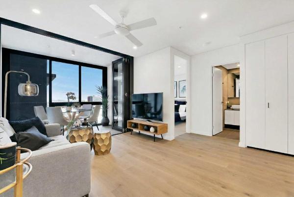 2br Utopia Fortitude Valley -Rooftop-pool-king Beds - Ballymore Stadium