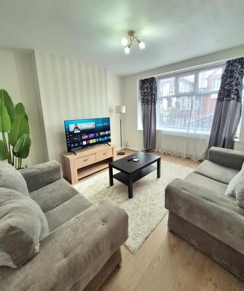 Stylish 4br House - Family & Contractor Friendly - Leicester