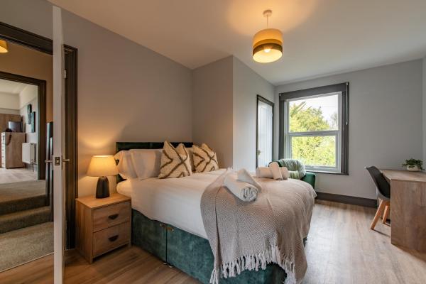 Huge Luxury 6-bedroom House With Off-road Parking, Pet-friendly - Summer Special Offer! By Blue Puffin Stays - Bognor Regis
