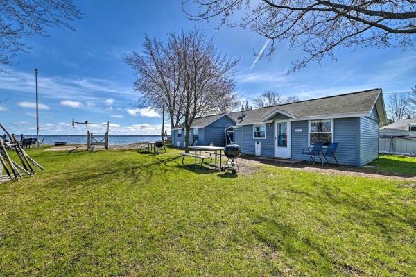 Pet-friendly Lake Cabin With Dock & Kayaks & Fire Pit In Houghton Lake, Michigan - Houghton Lake, MI
