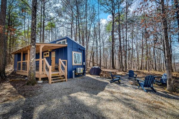 Relaxing Tiny House Surrounded By Trees For A Peaceful Escape In Nature In Mentone, Alabama - Mentone, AL