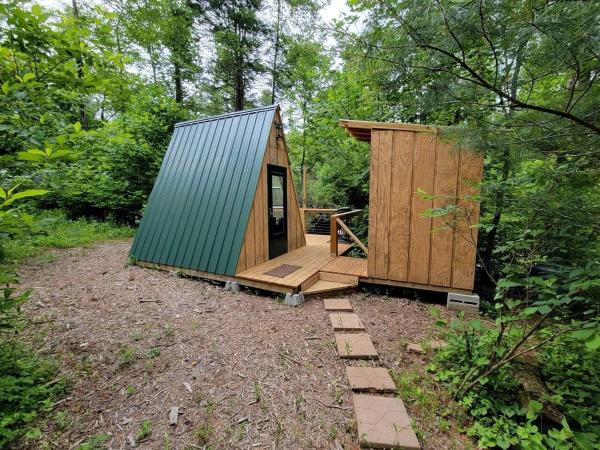 Cool A-frame On Creek In Purlear, North Carolina - North Carolina