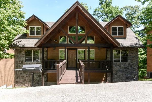 Spacious Cabin With Indoor And Outdoor Swimming Pool In Branson, Missouri - Branson, MO