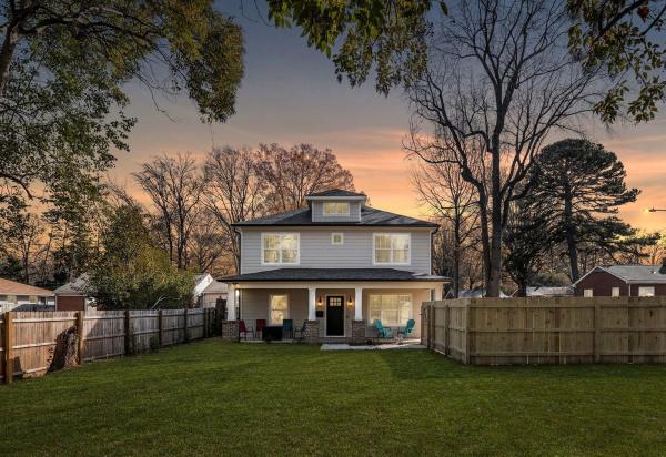 Vibrant Urban Vacation Rental Oasis Near Catawba River In North Carolina - Charlotte, NC