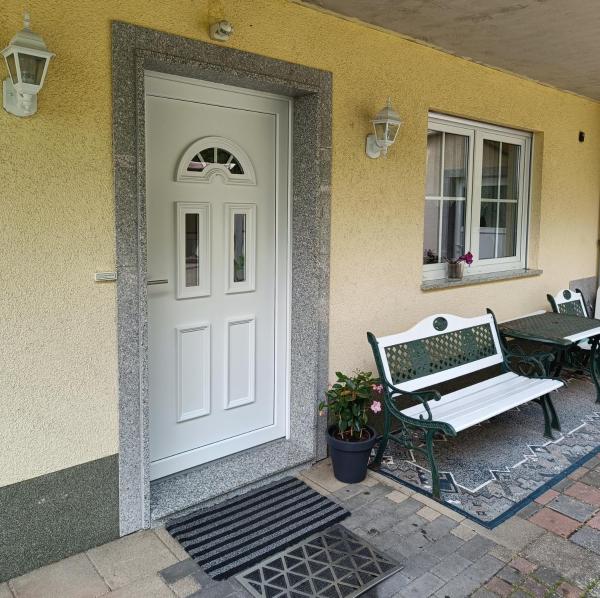 Ferienwohnung Mit Terrasse Ettringen - Mayen