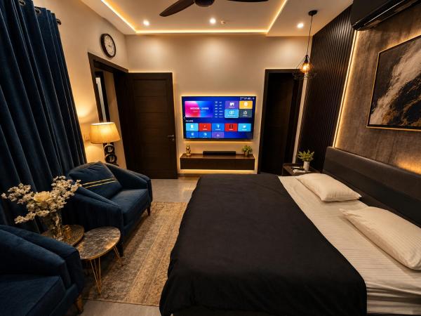 Elegent Designer Room With Premium Ambiance - Dha Phase 5 - Lahore