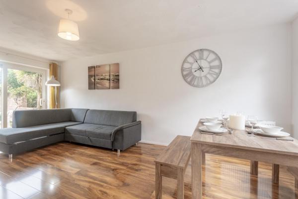 Cosy Home Near Airport Sleeps 6 To 8 With Parking - Southend-on-Sea