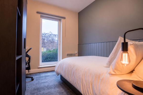 Riverside House- Available For Students Only! - Manchester