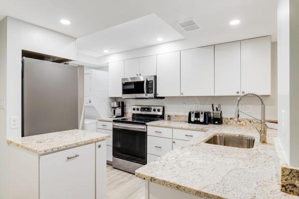 Sea Colony Oceanfront 1st Floor Condo With Shared Basketball Court Sauna Elevator - Bethany Beach, DE