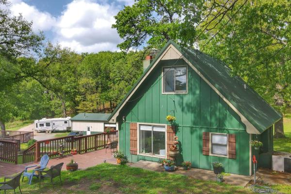 Lakefront Cabin: Boat Dock, Pool & Hot Tub - Grove, OK