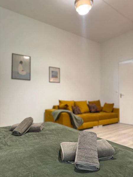 Central Retro Chic Apartment - Berlin Tegel Airport (TXL)
