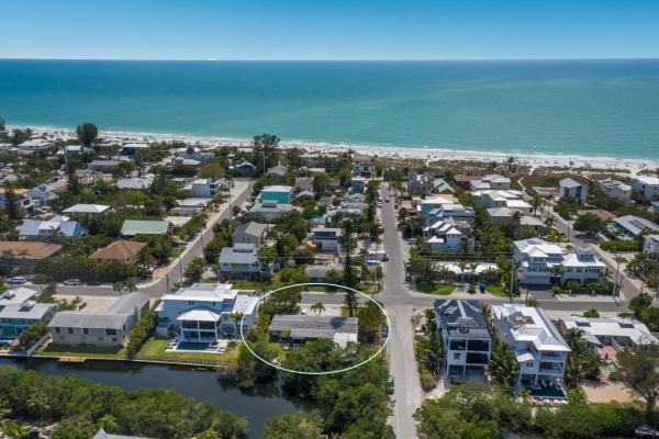 Bos Beach Bungalow - Anna Maria