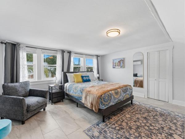 Clearwater Charm Top Unit B - Clearwater, FL