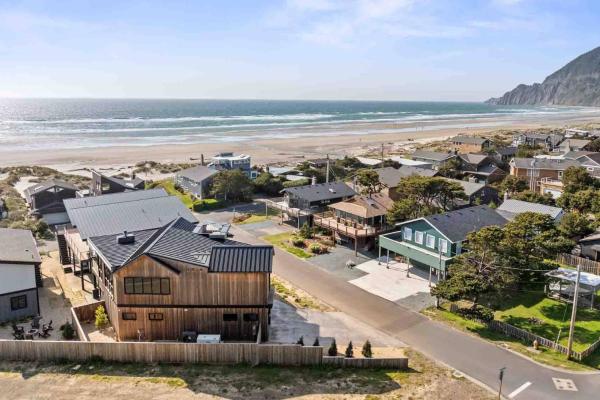 Ocean's Whisper - Manzanita, OR