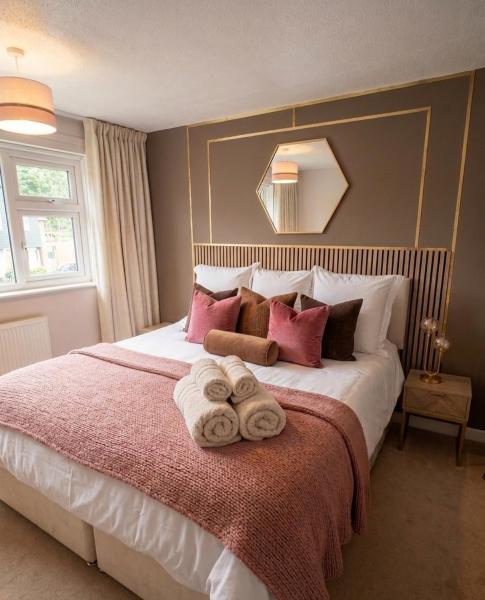 Large 5-bed-2 Baths-parking-great For Groups - Warwick