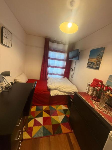 4 Bedroom House Rented By The Room - Enfield, UK
