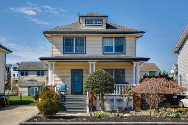 1 Mi To Steel Pier: Spacious Home W/ Private Yard! - Harrah's Resort Atlantic City