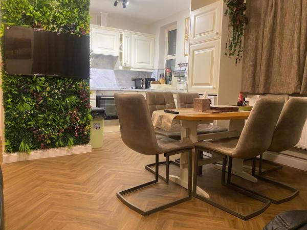 Holiday Home With 3 Double Bedrooms All En-suite - Shropshire