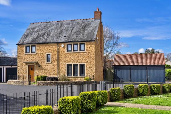 Hollies Cottage Elm 4 Bed - Yeovil
