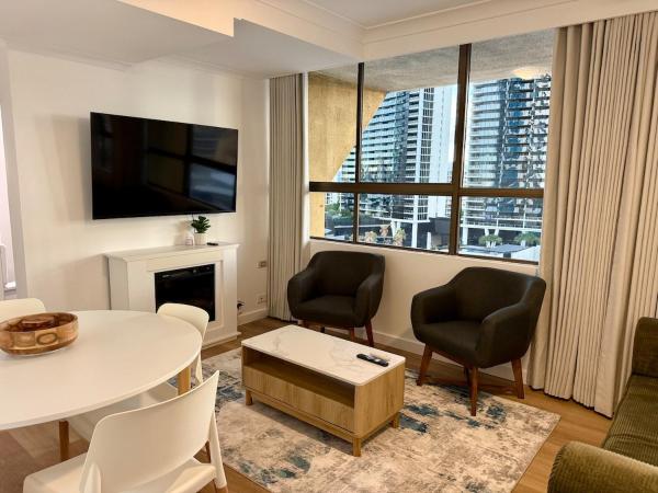 Renovated Orchid Ave Retreat Views & Parking 2 Bedroom Walk To Beach - Surfers Paradise