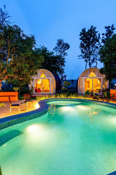 Elivaas Signature Tanira Farms Moonrise Pet- Friendly Igloo Cottage With Pool, Bar And Garden - Bangalore