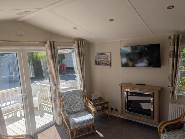 Monument - 2 Bedrooms Sleeps 4 - Bexhill