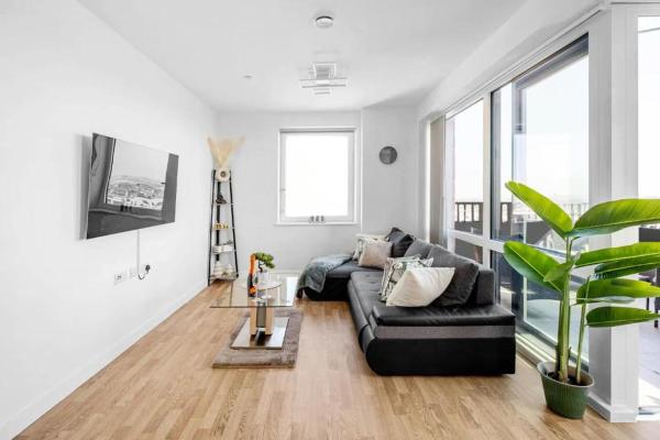 2 Bedroom Penthouse Apartment East London - Ilford