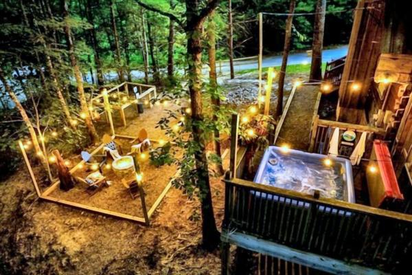 Cubby Bear Den - Townsend, TN